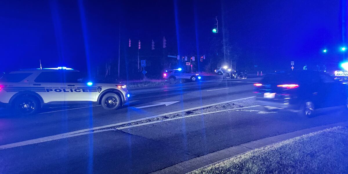 Medic: Multiple people injured in vehicle crash in southeast Charlotte Medic: Multiple people injured in vehicle crash in southeast Charlotte